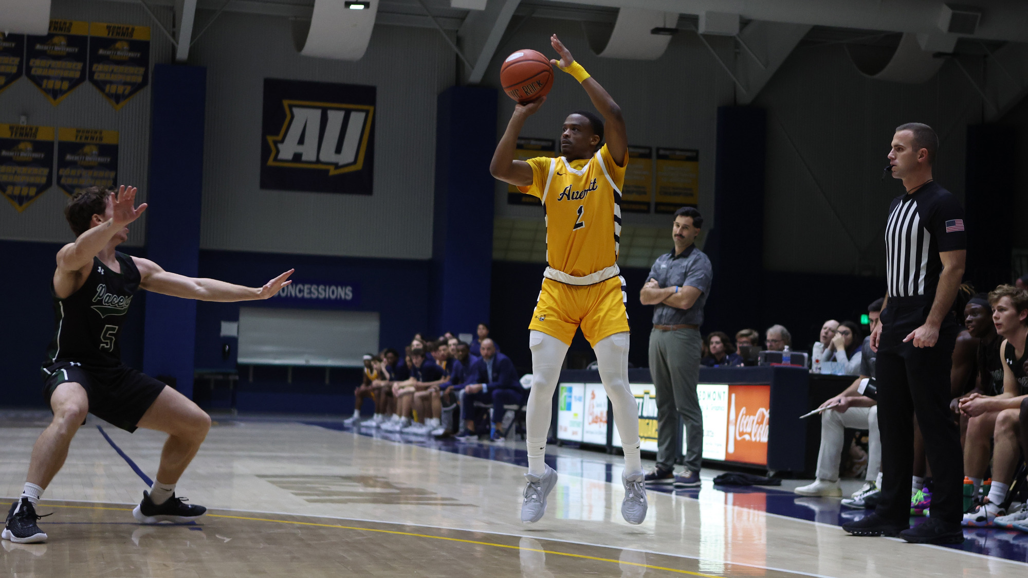 Graves scores career-high 24 points in men's basketball home loss to ...
