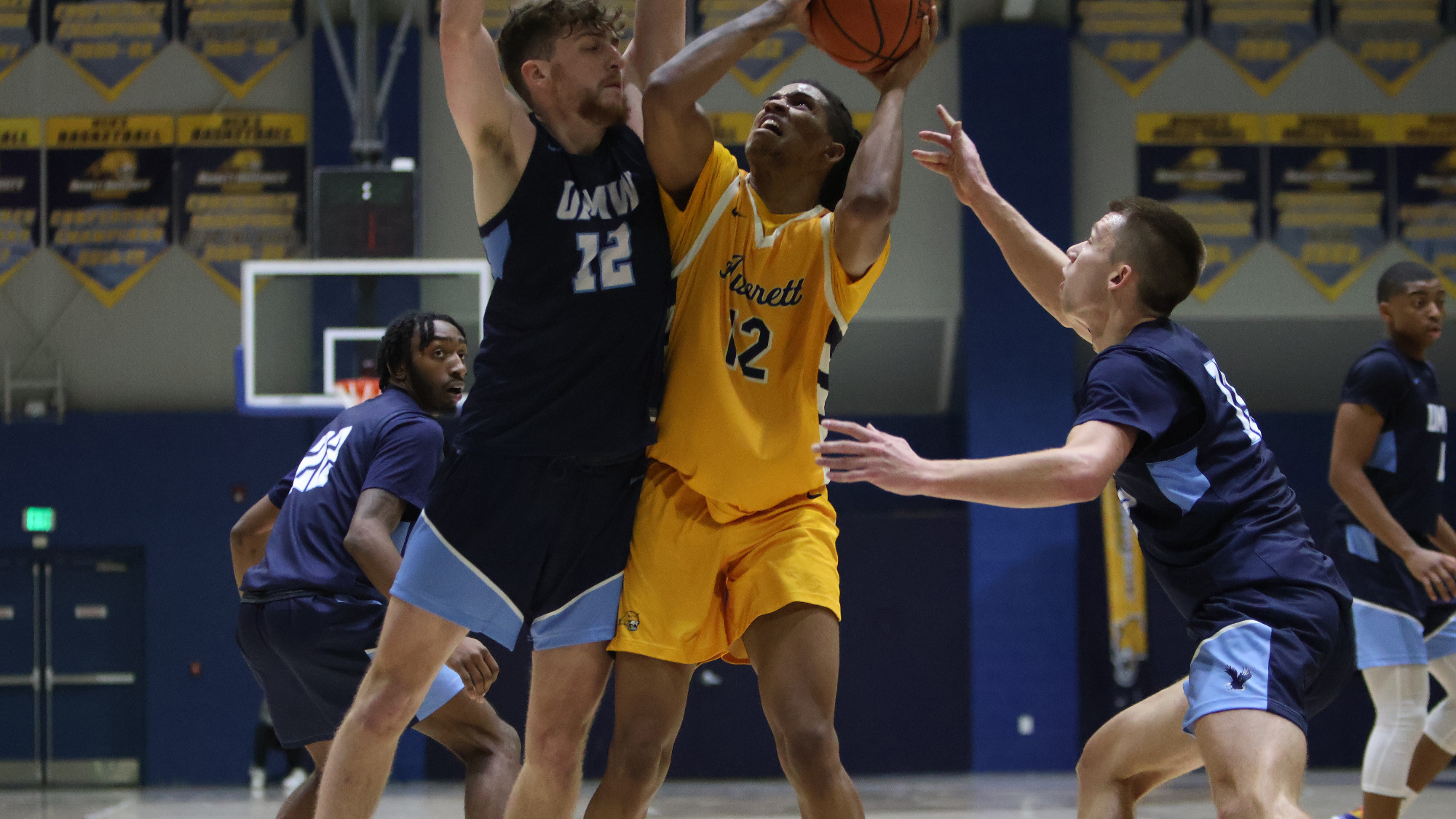 Sellars grabs career-high 15 rebounds in men's basketball loss to Mary ...