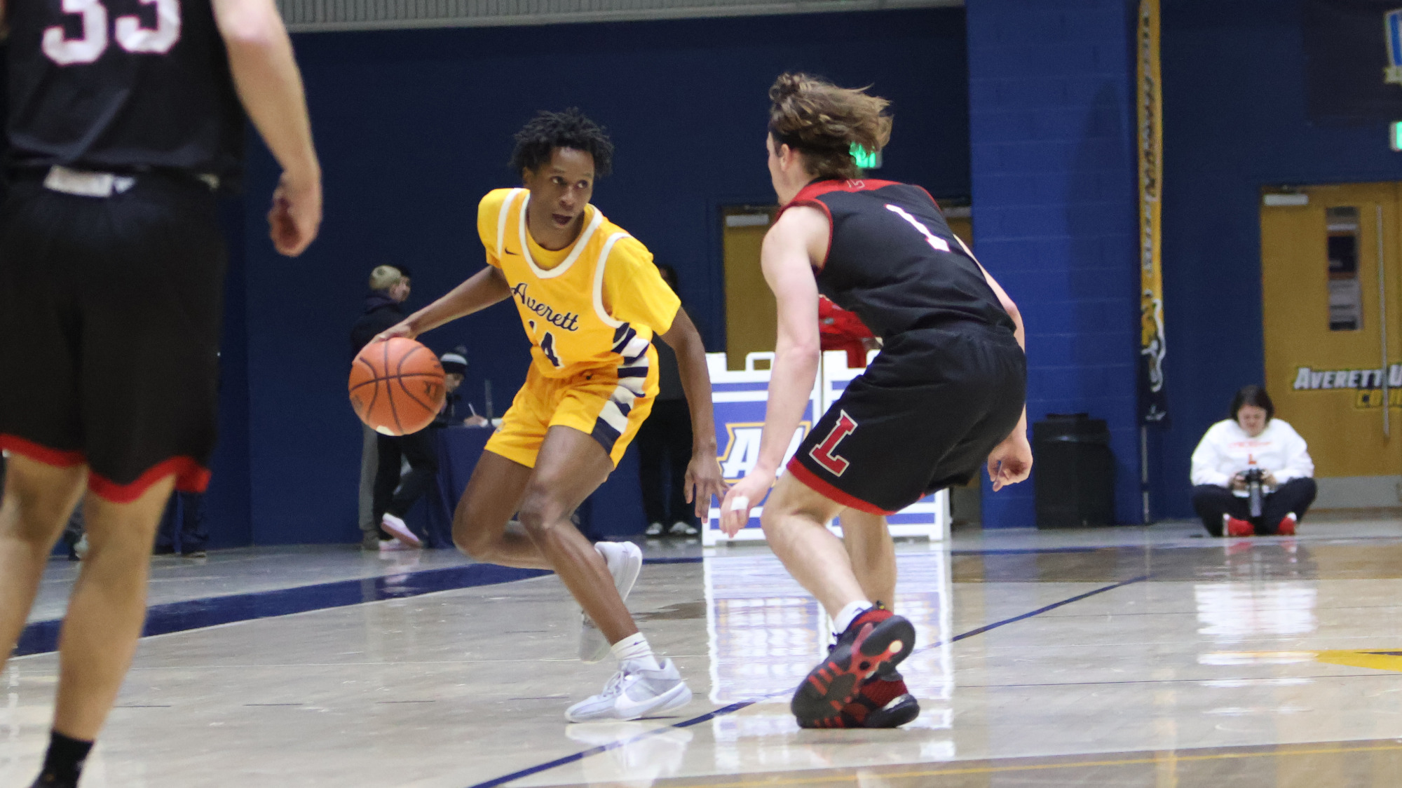 Alumnus Lewis elevated to full-time assistant coach for men's ...