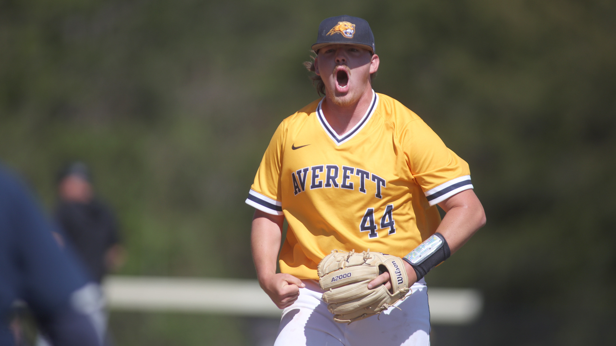 Game 1 rally leads baseball to doubleheader split with Randolph-Macon ...