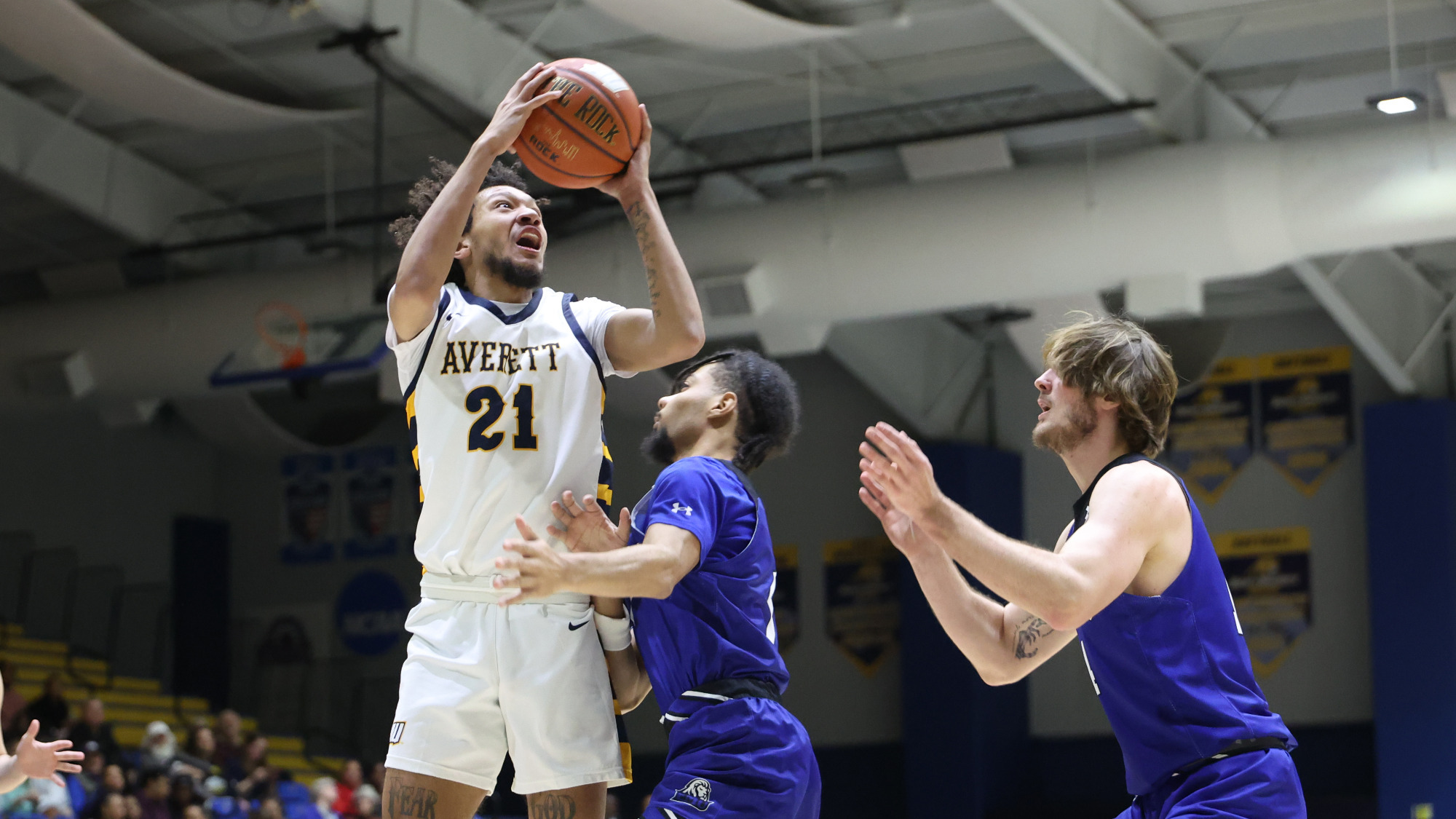Sellars hits 1,000-point milestone in men's basketball loss at Guilford ...
