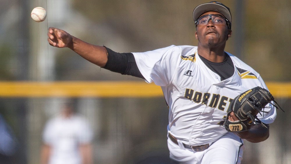 Walker picks up win in scoreless relief, Hornets score late for win ...