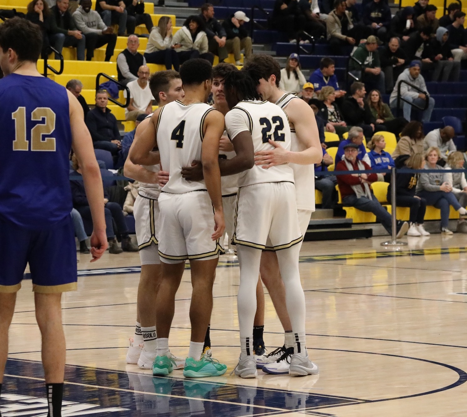 Late Run Lifts #9 Bantams Over Bobcats, 87-70 - Trinity College