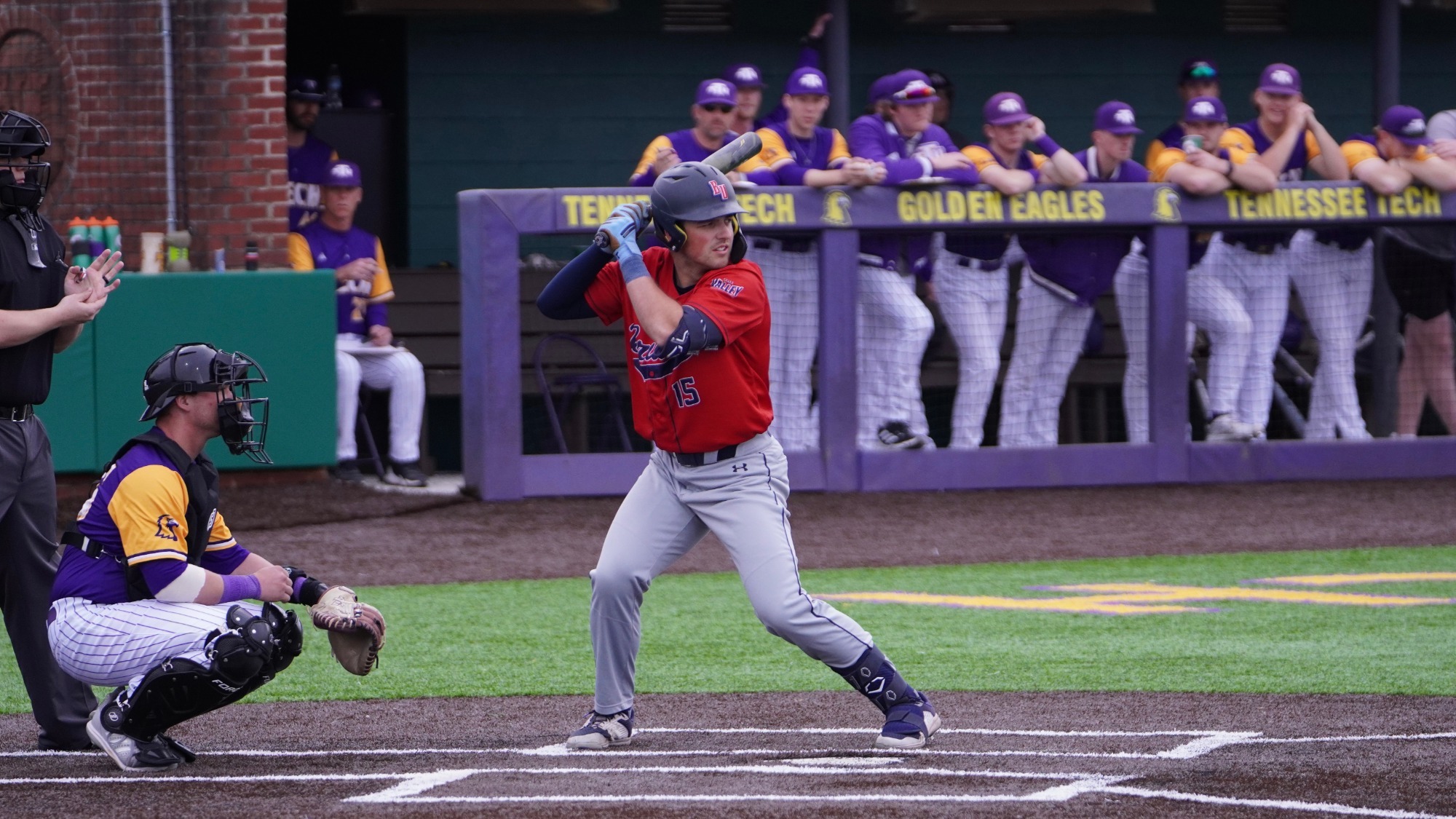 Jones Lifts Bruins Past Golden Eagles - Belmont University