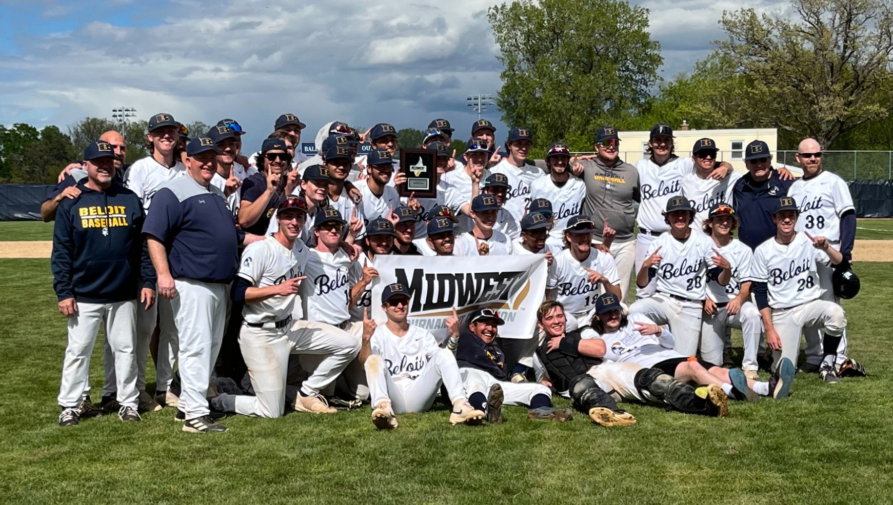 Baseball Defeats Chicago to Earn Second Straight MWC Tournament Title ...