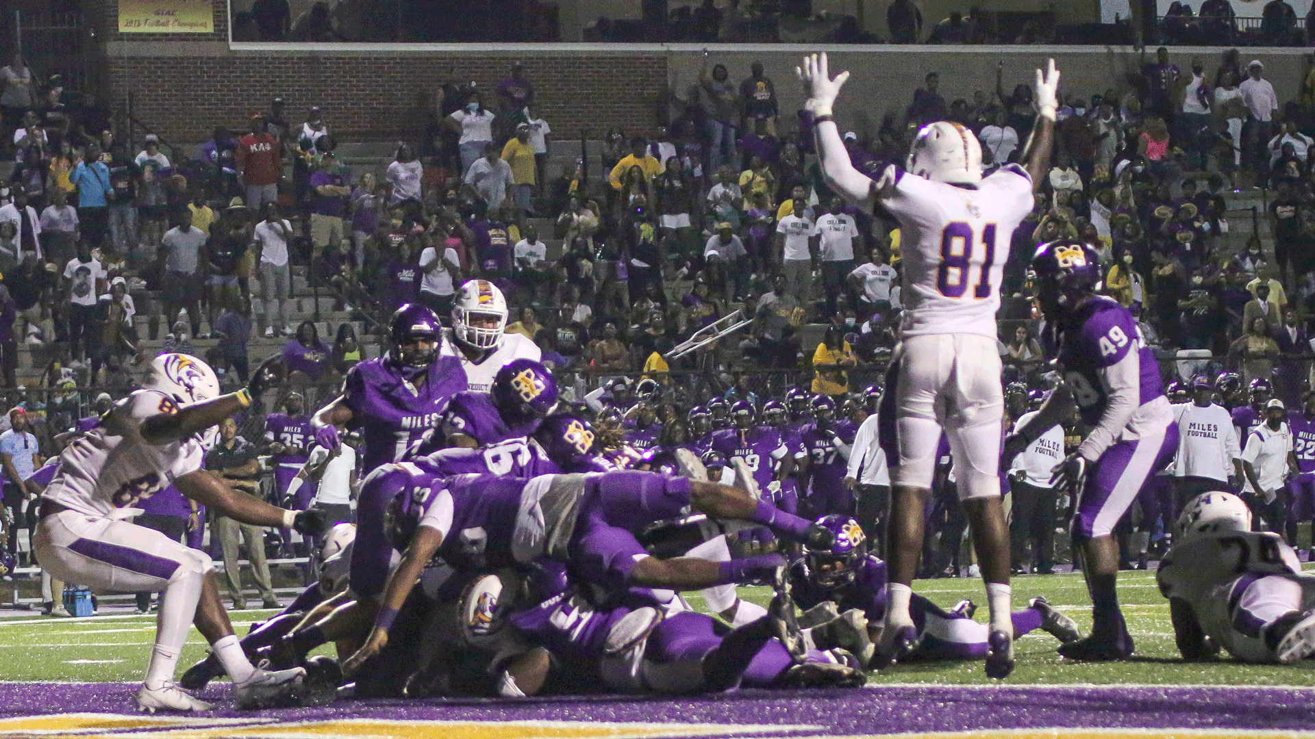 Tigers Upset Miles, 24-21 - Benedict College Athletics