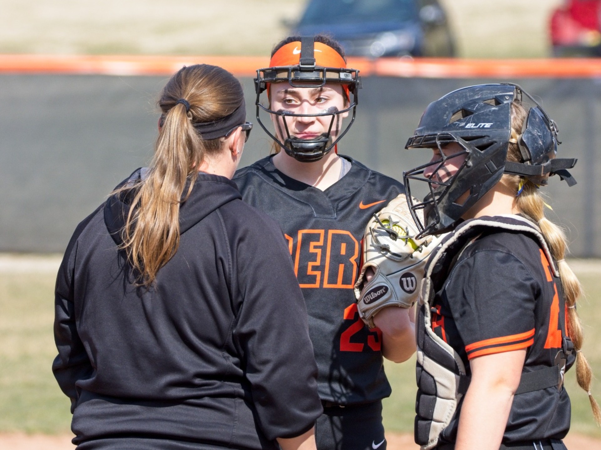 Softball drops two at Mount - Heidelberg University