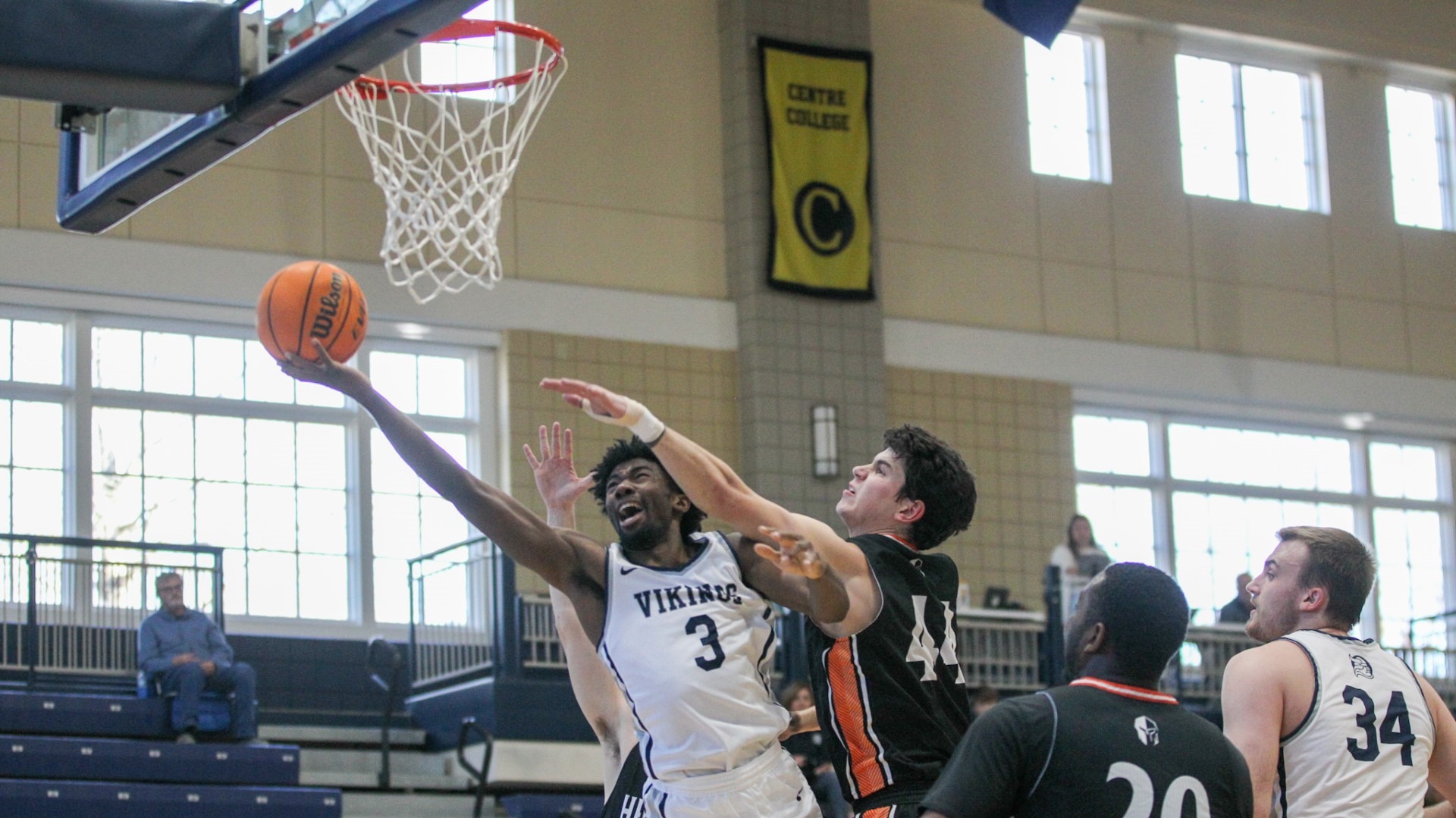 Men's Basketball Conquers Hendrix in Quarterfinals - Berry College