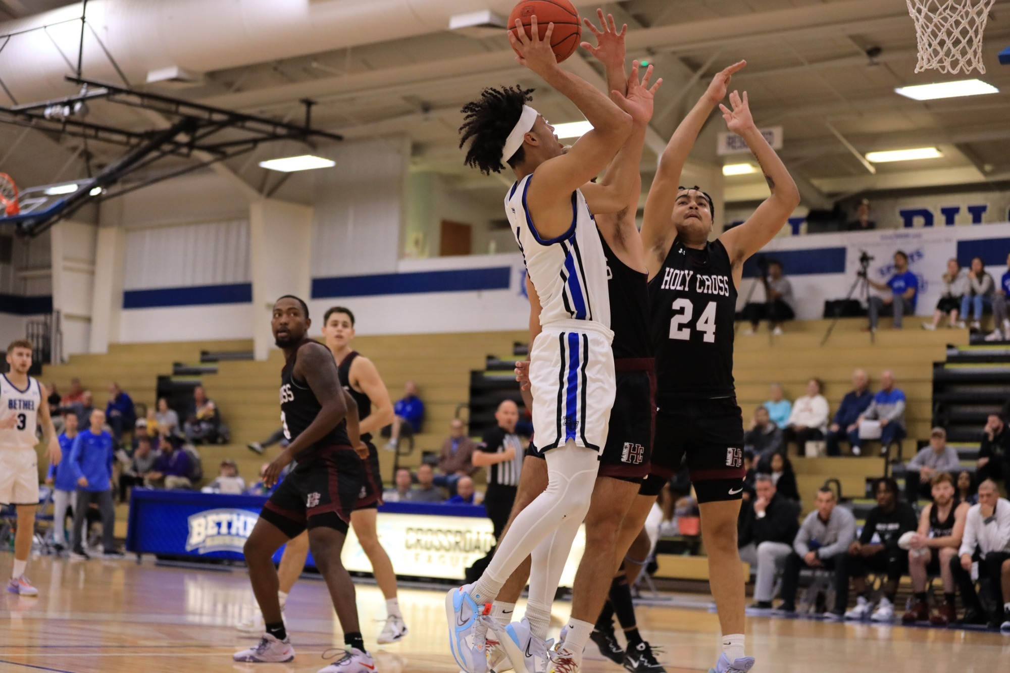 Pilots defense locks up Trojans in 81-59 victory - Bethel University (Ind)