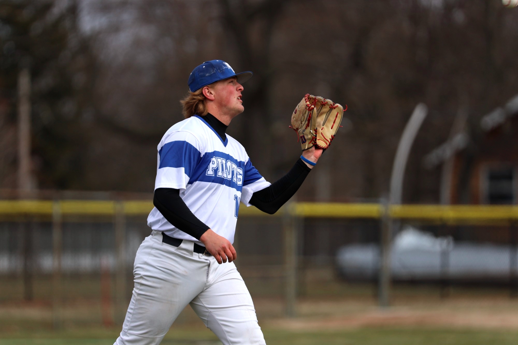 Baseball drops first two games to USF - Bethel University (Ind)