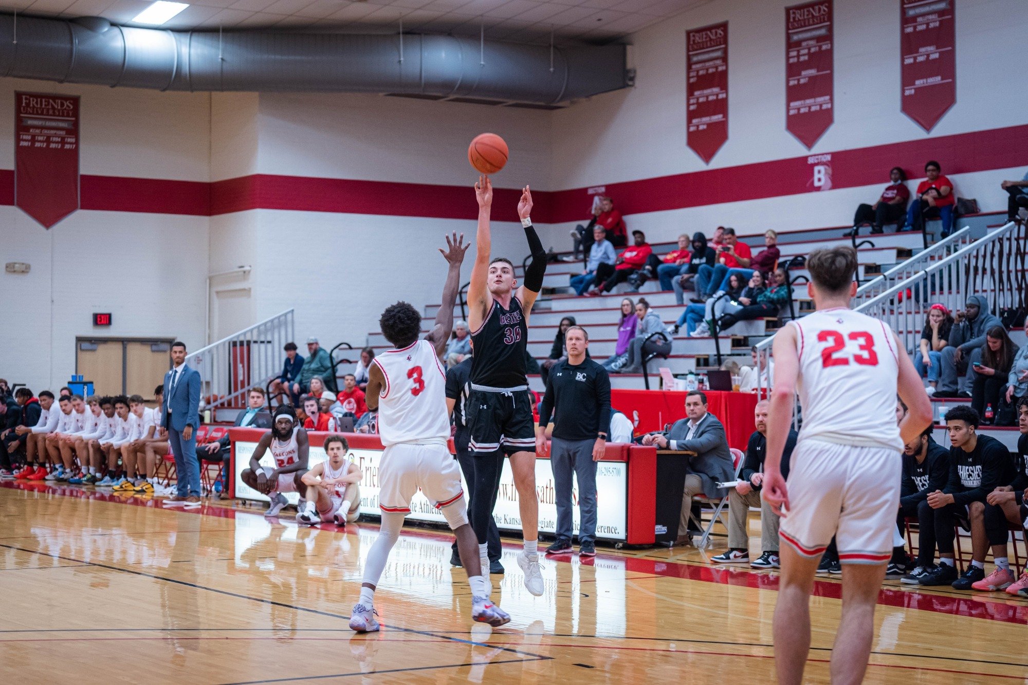 Men's Basketball completes the comeback as Mocaby scores 17 in final 10 ...