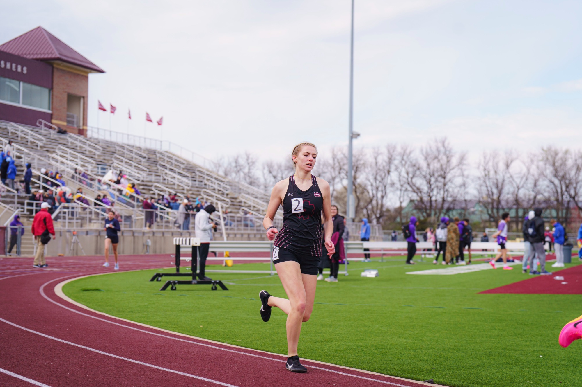 Schrag resets 3000m school record as Threshers record five top ten ...