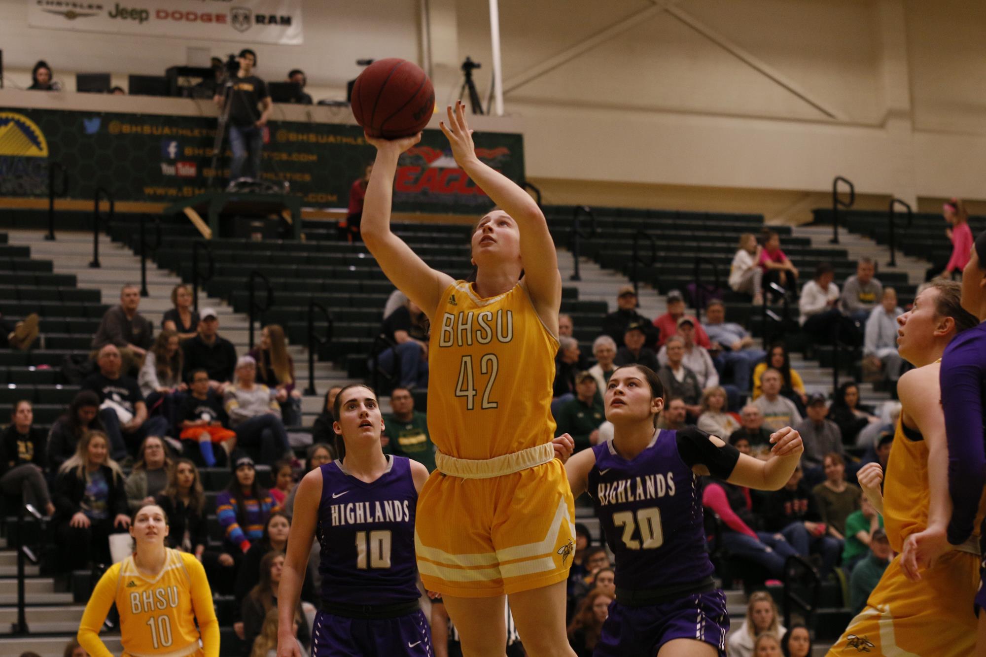 WBB: Yellow Jackets Send the Cowgirls Packing - Black Hills State ...