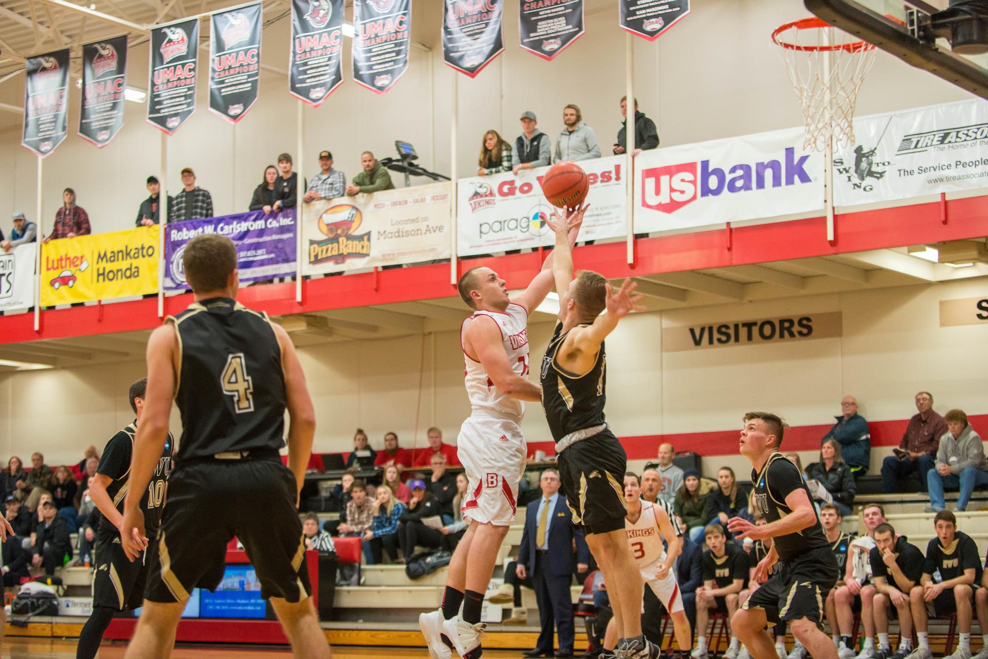 BLC comes up short against BVU - Bethany Lutheran College Athletics