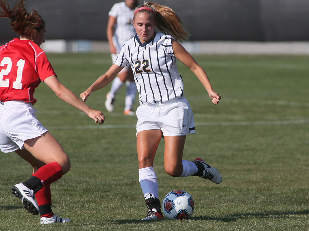 Caroline Matos - Women's Soccer - Ithaca College Athletics