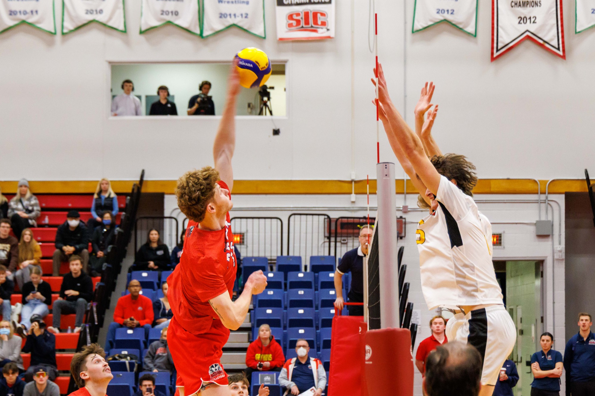 Gryphons spoil Brock men’s volleyball home opener - Brock University ...