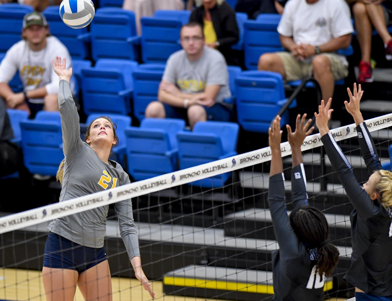 Allie Davis - Women's Volleyball - University of Central Oklahoma Athletics