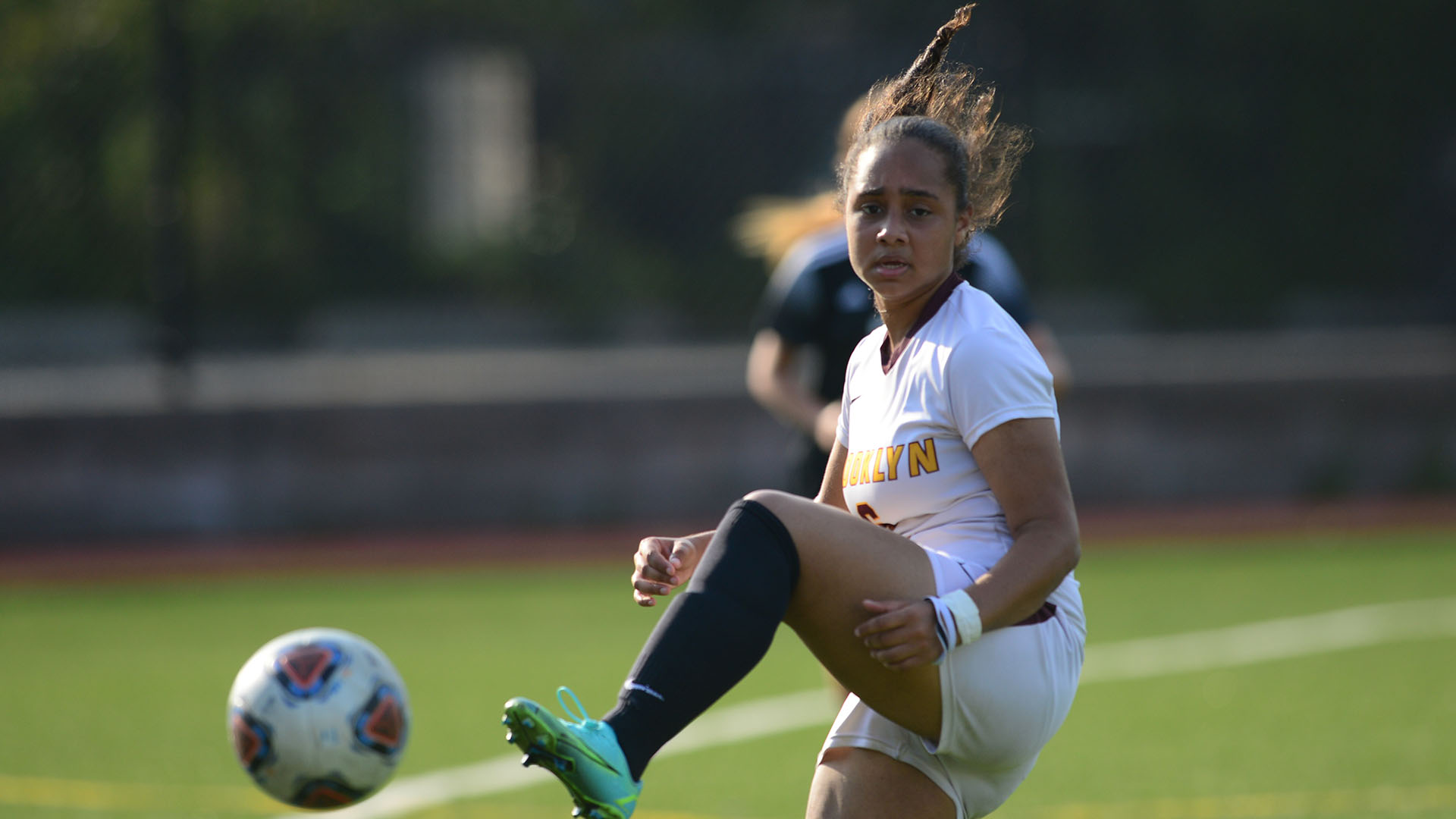 Laya Scores, Bulldogs Fall at Cairn - Brooklyn College Athletics