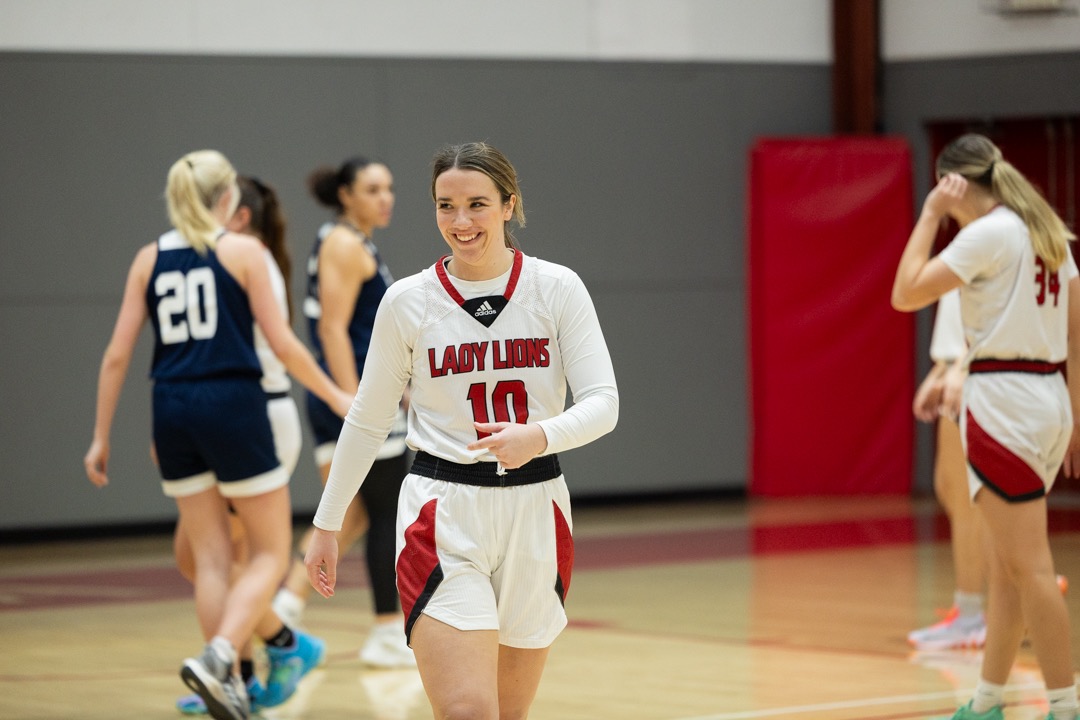 Lady Lions Take Care Of Bears At Home - Bryan College