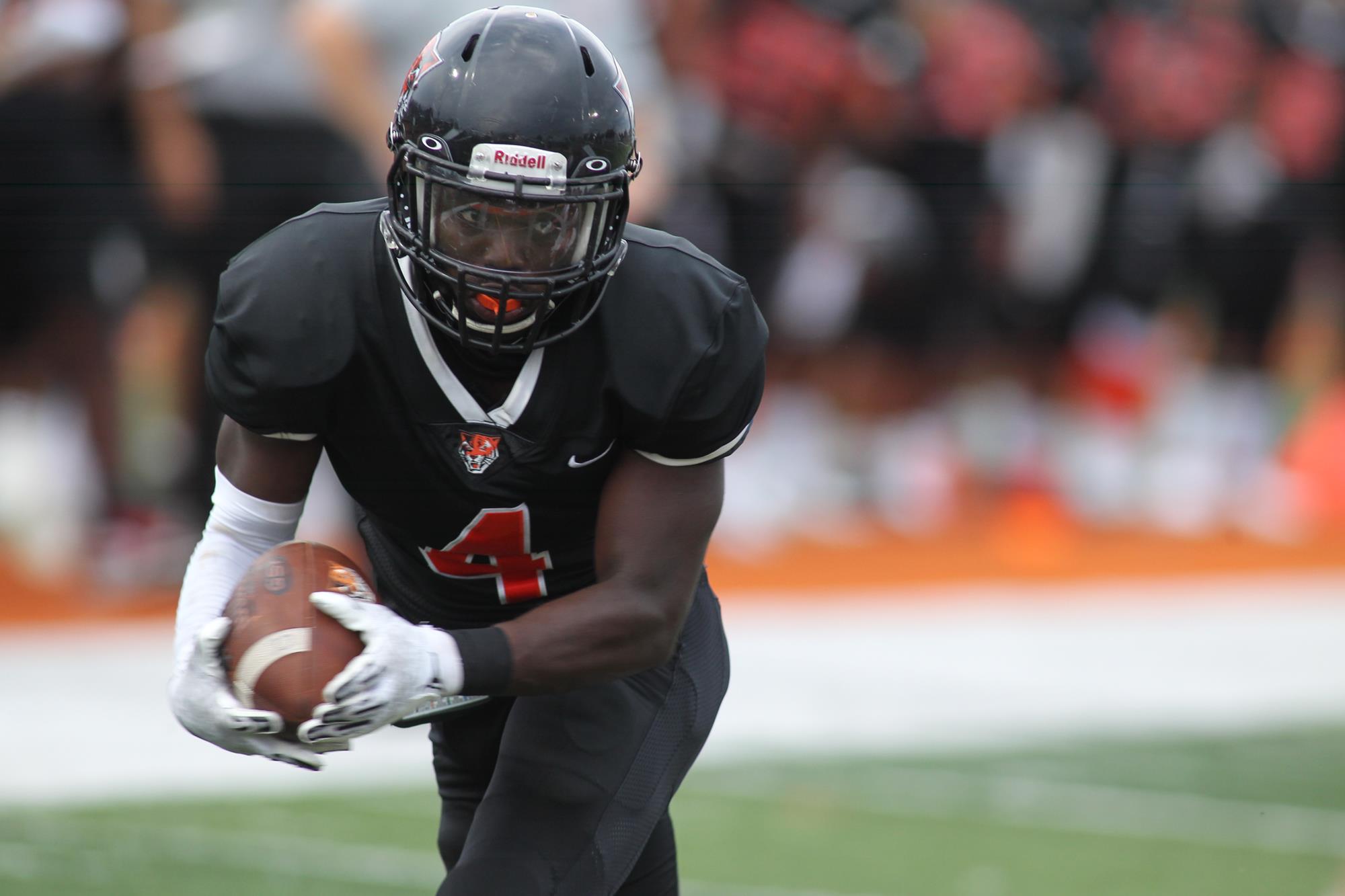 Football nearly pulls off Homecoming stunner, falls to #12 Union 30-17 ...