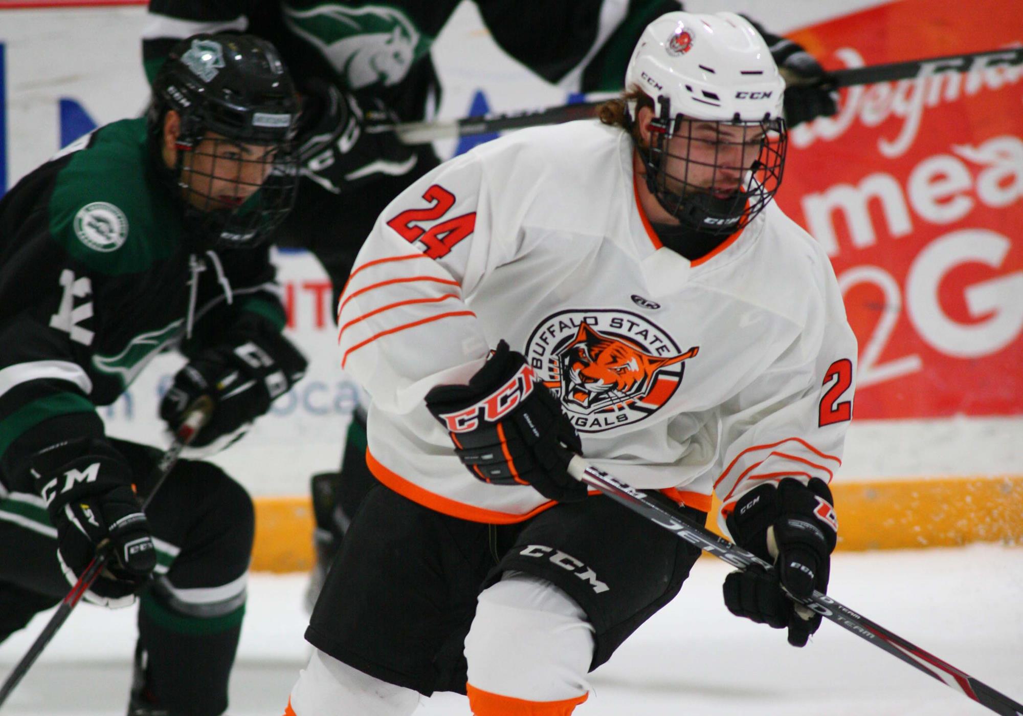 Men's Hockey Dominant From Start to Finish in 6-2 Win Over Fredonia ...