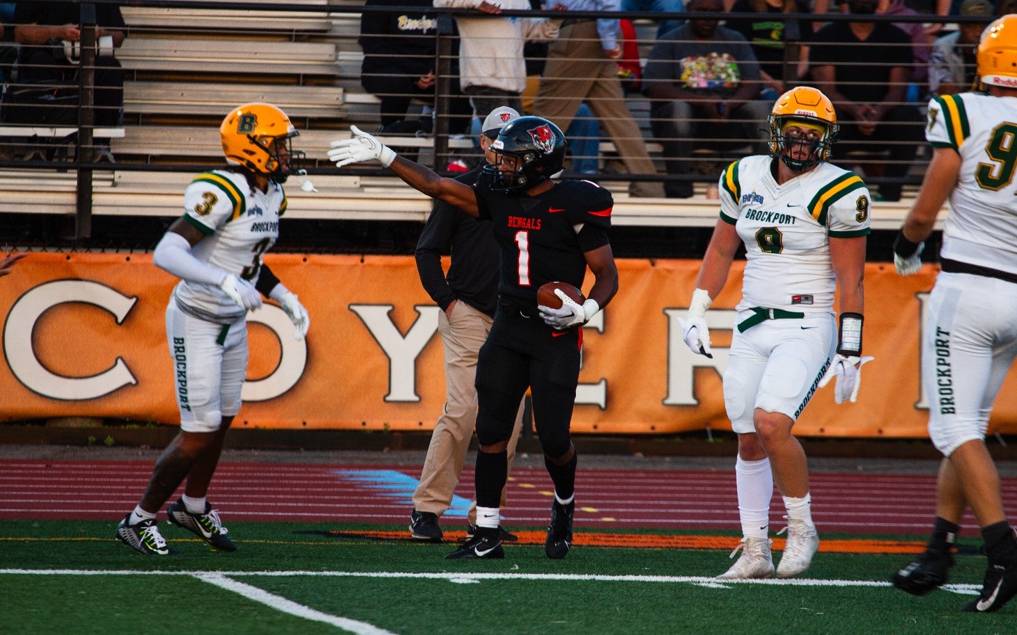 Football Sprints Past Dean, 41-7 - Buffalo State University Athletics