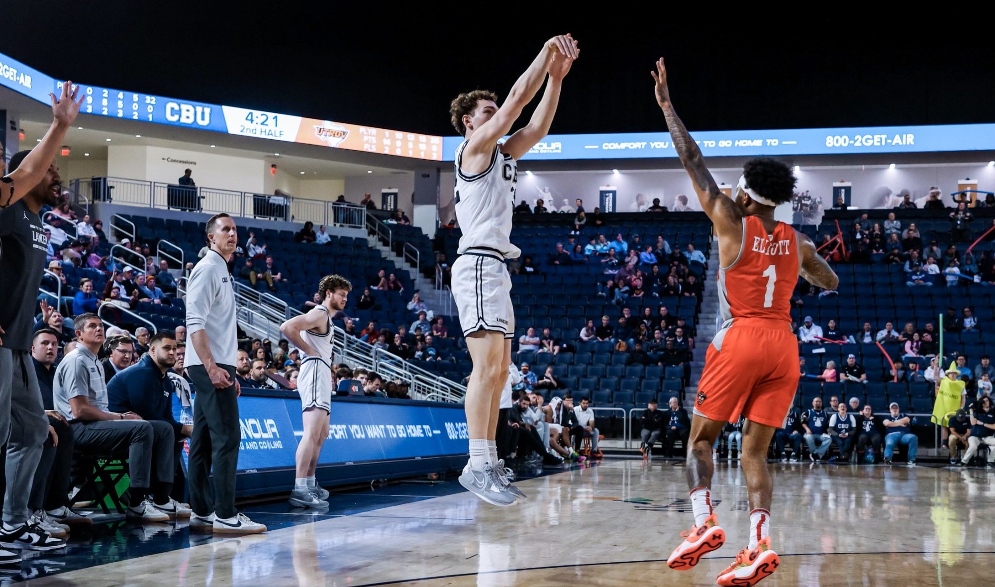 Tyler Isaak - Men's Basketball - CBU Athletics
