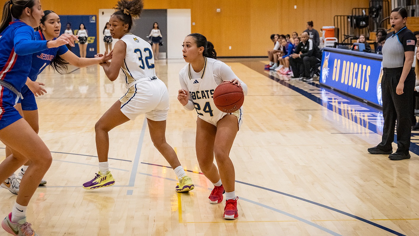 Perez Finishes With 24 Points in Loss to Embry-Riddle - University of ...