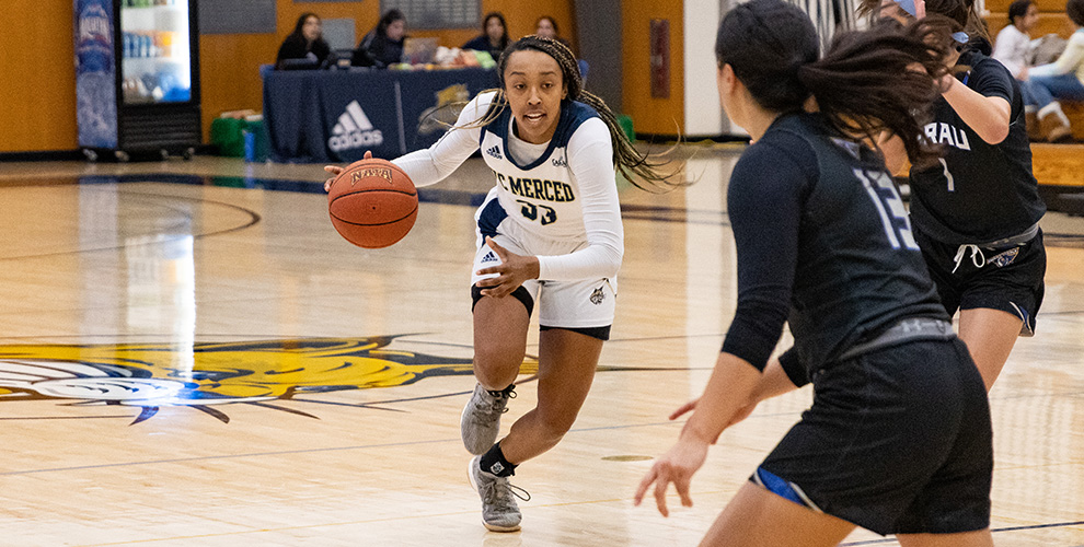 Women's Basketball Edged by La Sierra - University of California, Merced