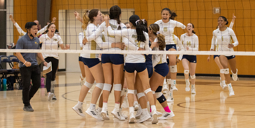 Women's Volleyball Earns Five-Set Win at Providence in Cal Pac Opener ...