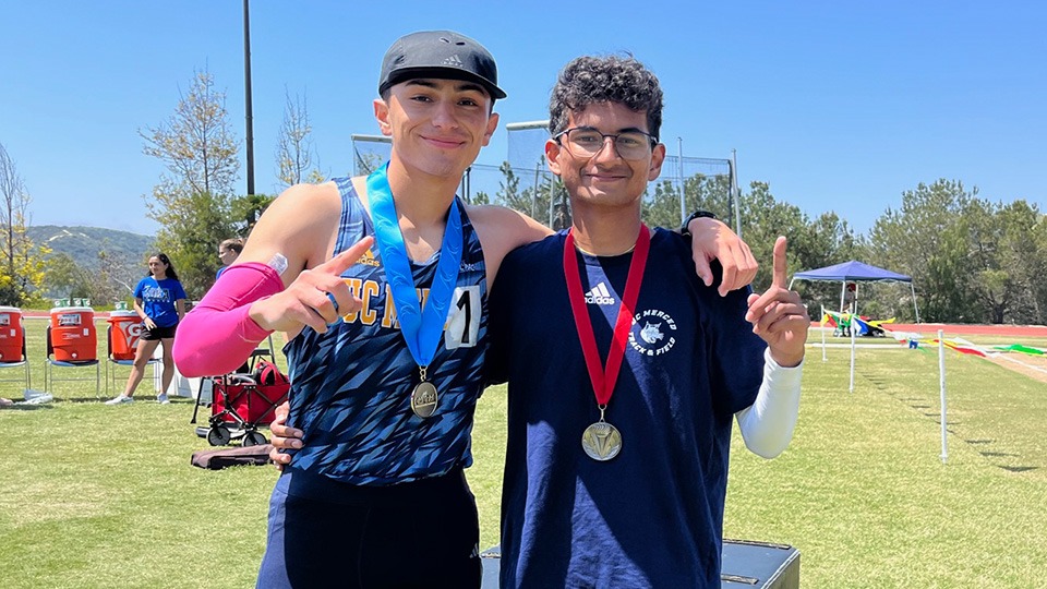 Chavez and Manjrekar Qualify for National Championships - University of ...