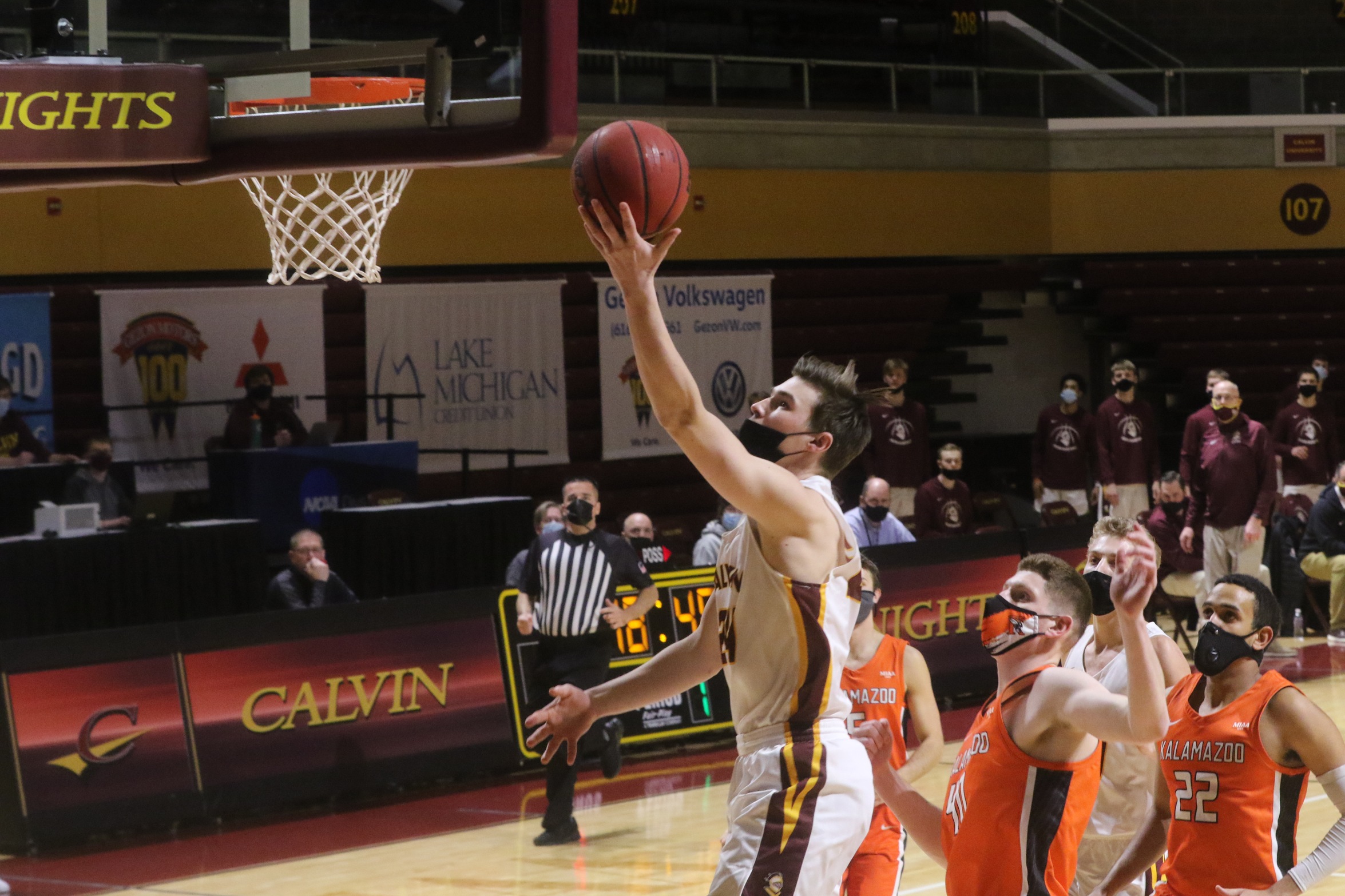 Calvin Men's Basketball Claws Past Kalamazoo in First Round MIAA ...
