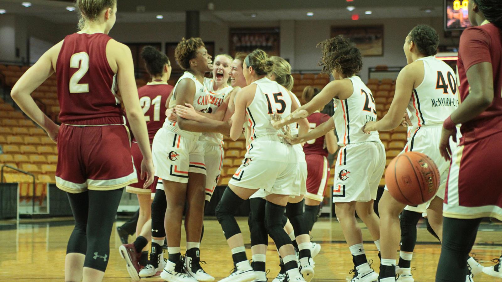 Women’s hoops clips Charleston at buzzer 66-65 - Campbell University