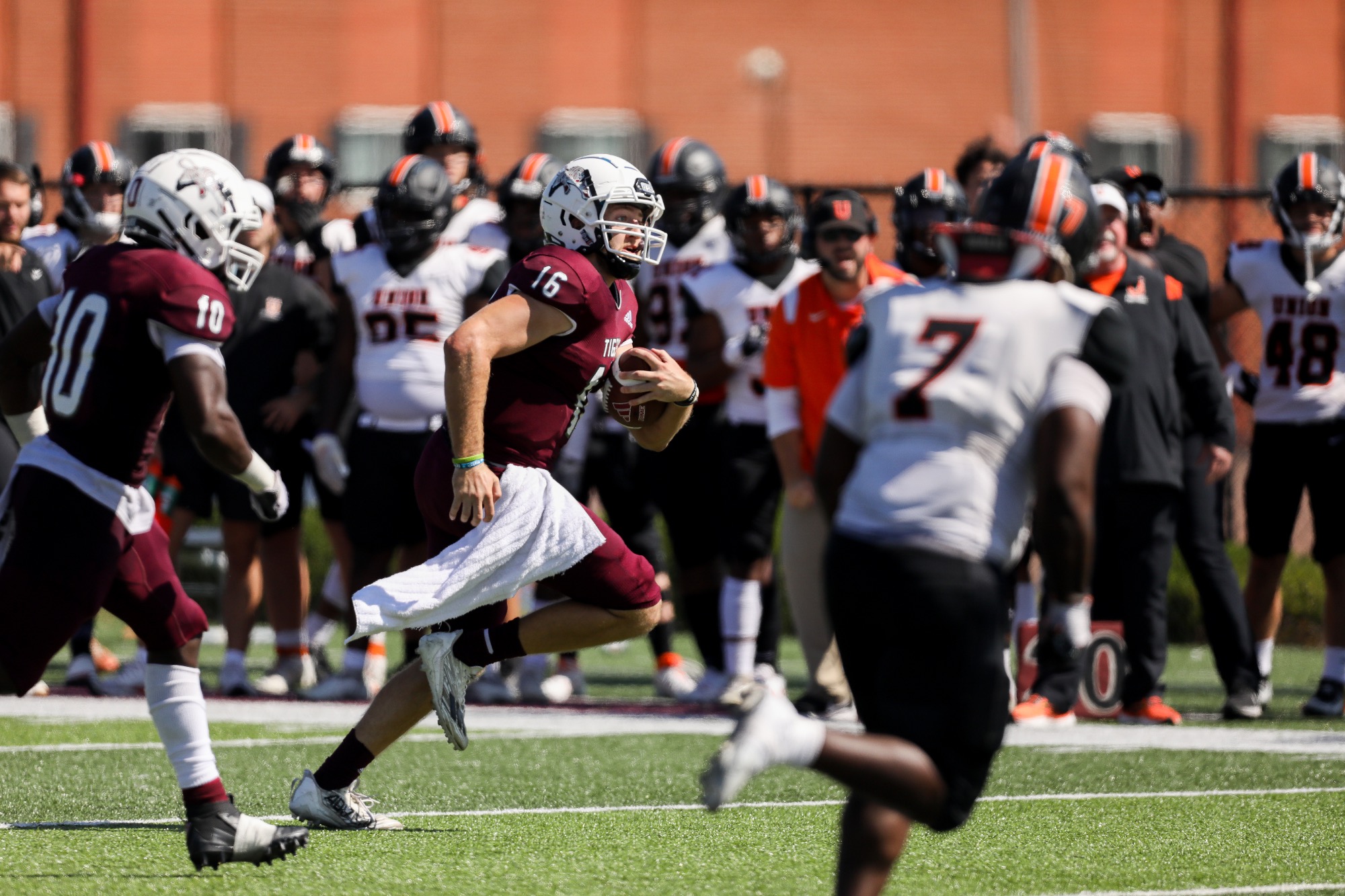 Tigers dominate possession to best Bulldogs, 37-27 - Campbellsville ...