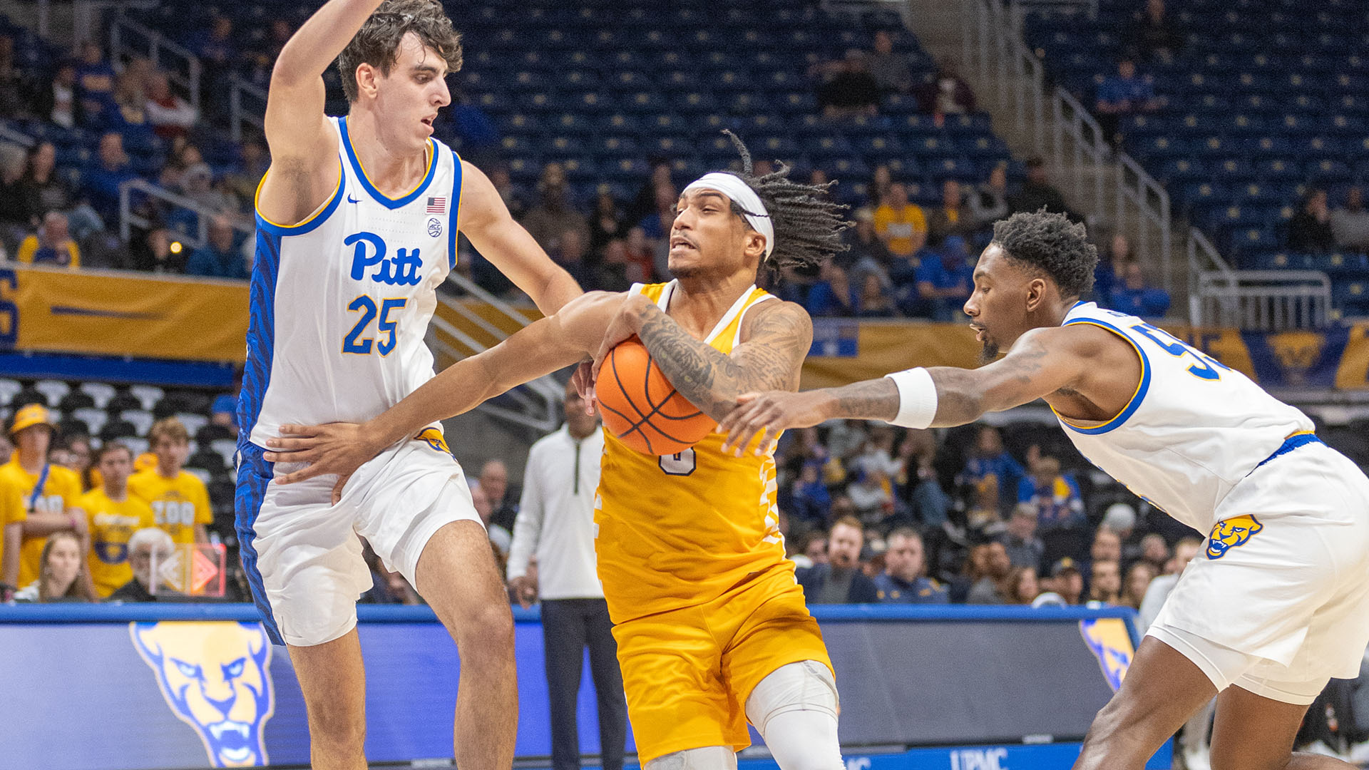 Pitt Fights Back to Defeat Men’s Basketball - Canisius University Athletics