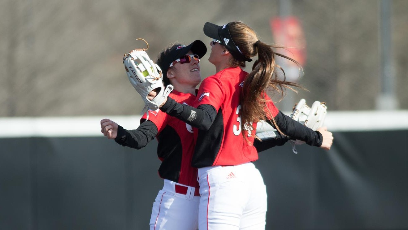 Softball Splits Day Three of UIW Invitational - University of the ...