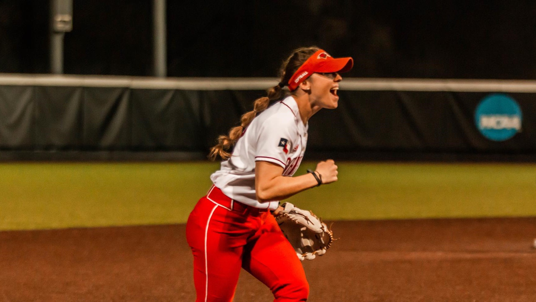 Softball Sweeps ACU - University of the Incarnate Word Athletics