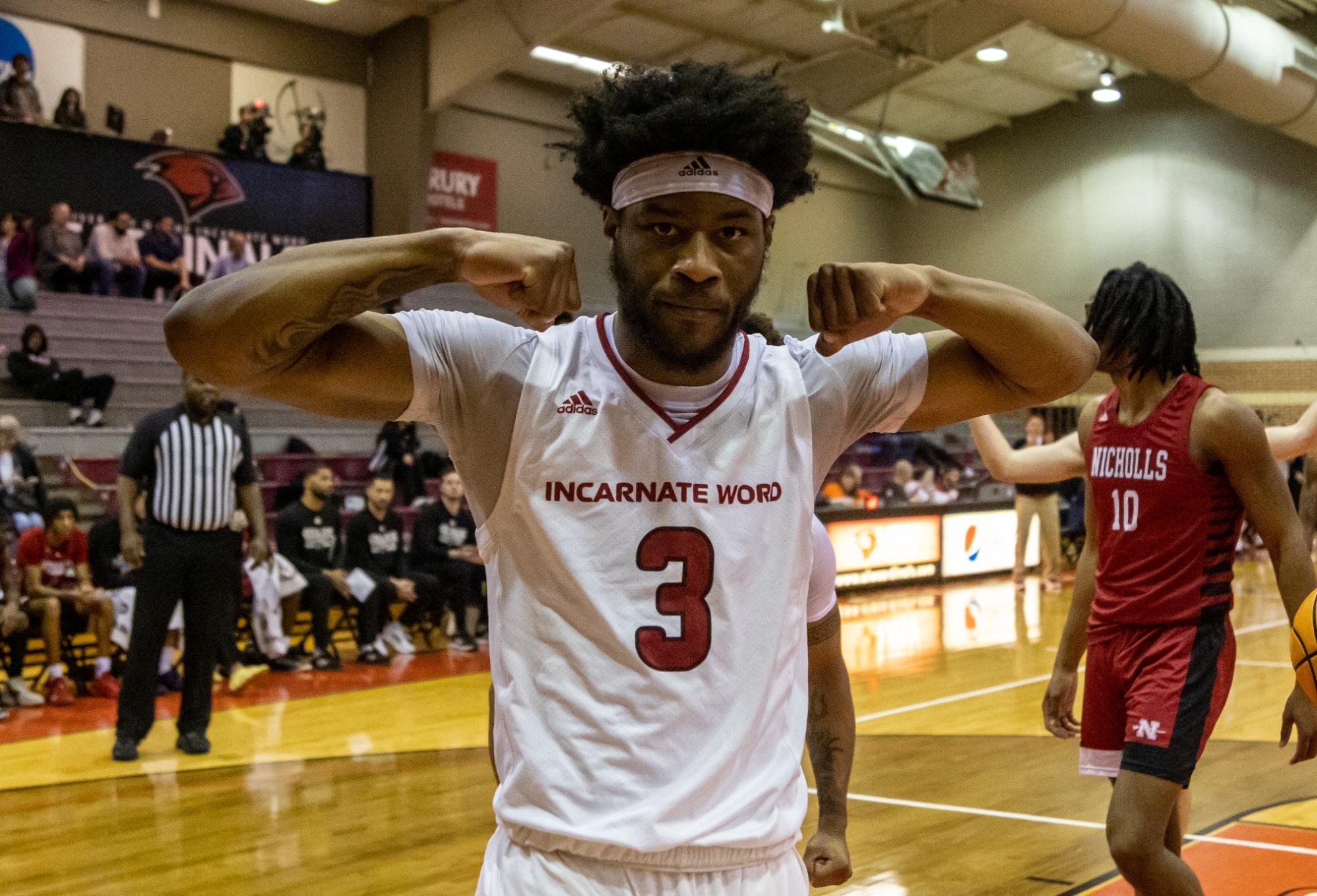 Terrell and De Leon Negron Fuel Women’s Basketball to Victory ...