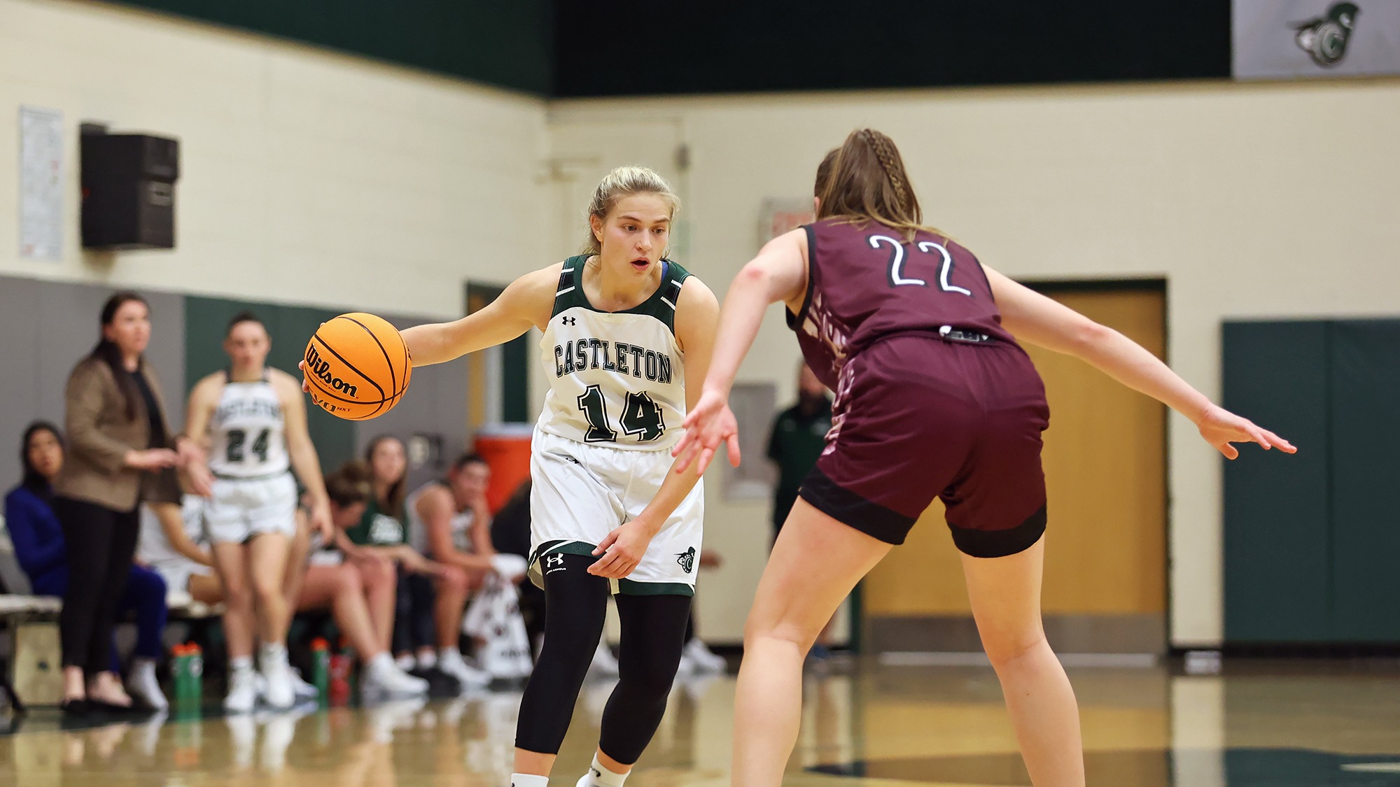 Women's Basketball Tames Wolves, 68-52 - Vermont State University Castleton
