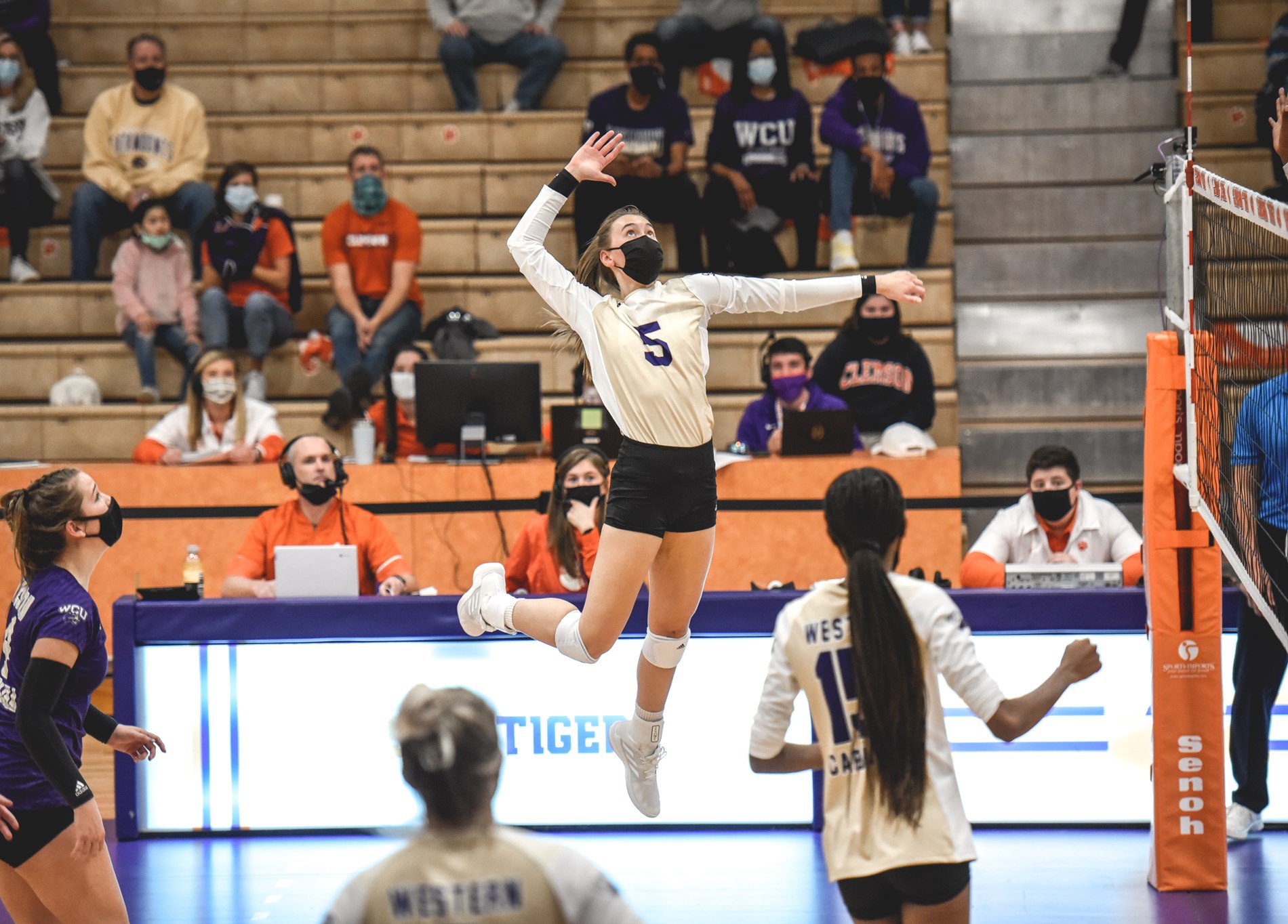 Julia Gardon - 2023 - Women's Volleyball - Western Carolina University