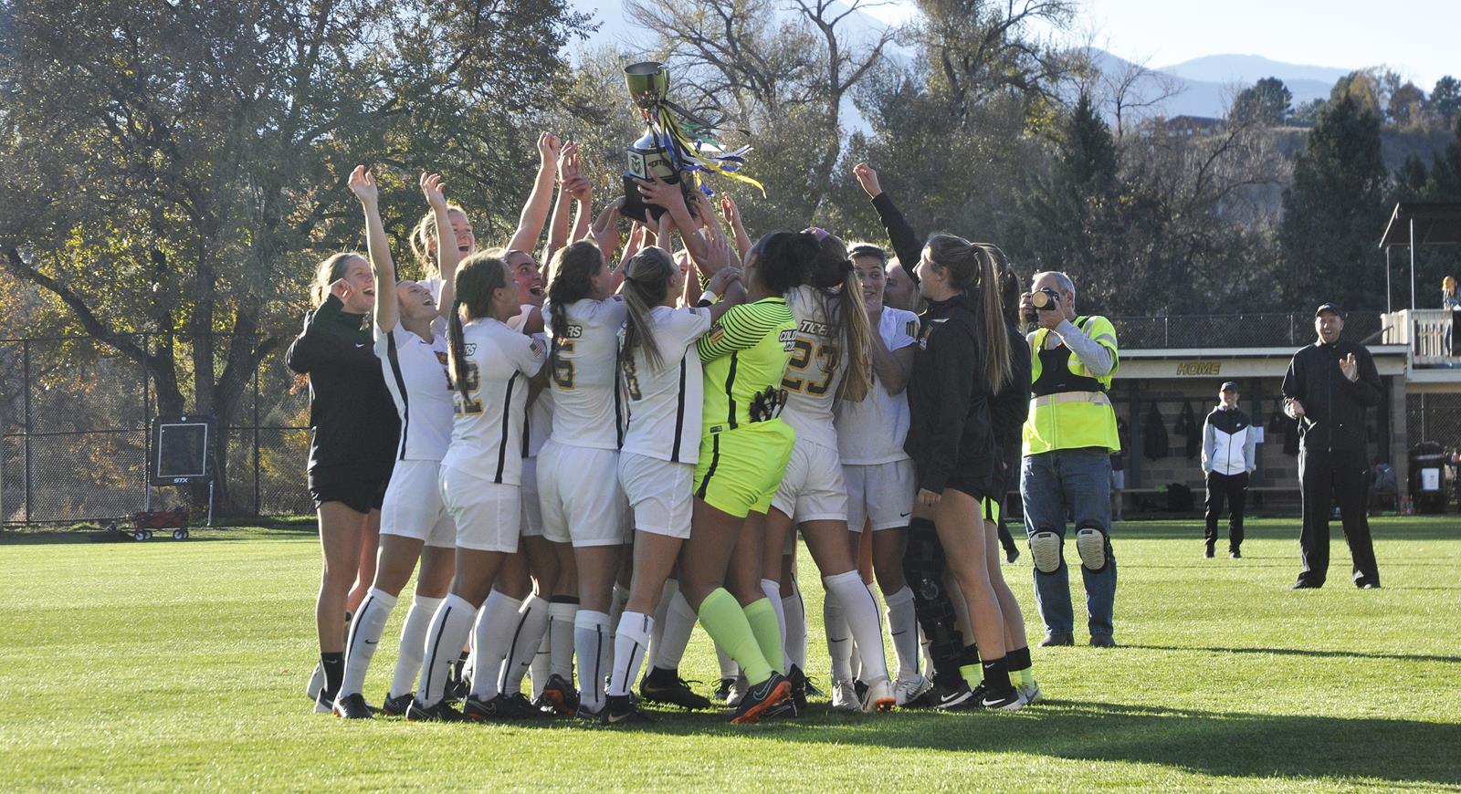 Tigers Claim Colorado Cup, MW Tourney Bid - Colorado College Athletics