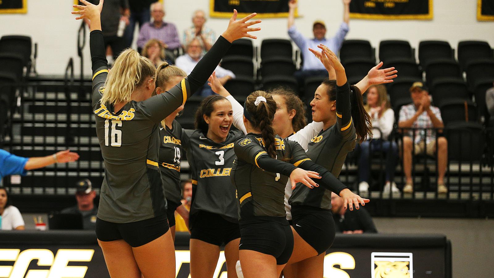 Tigers Make Statement Against PLU - Colorado College Athletics