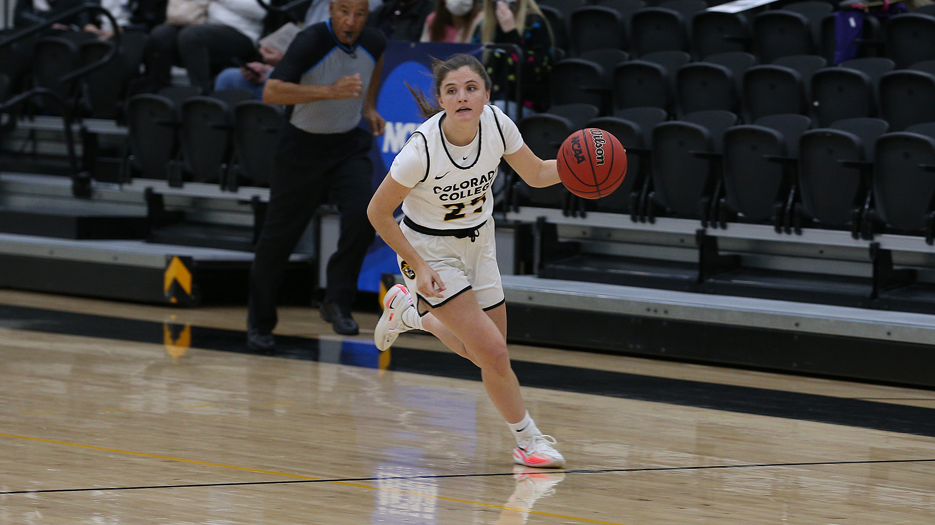 Fanelli Matches SCAC Assist Record as Tigers Trounce Dallas - Colorado College Athletics