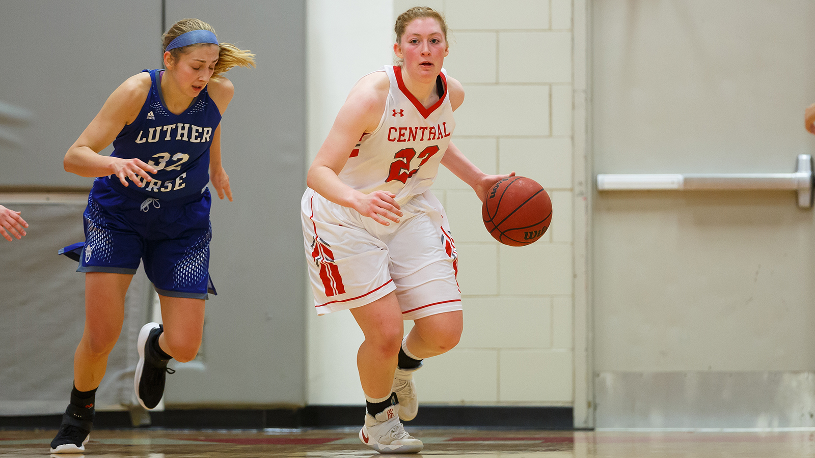 Central falls to No. 11 Wartburg in women’s basketball matchup ...