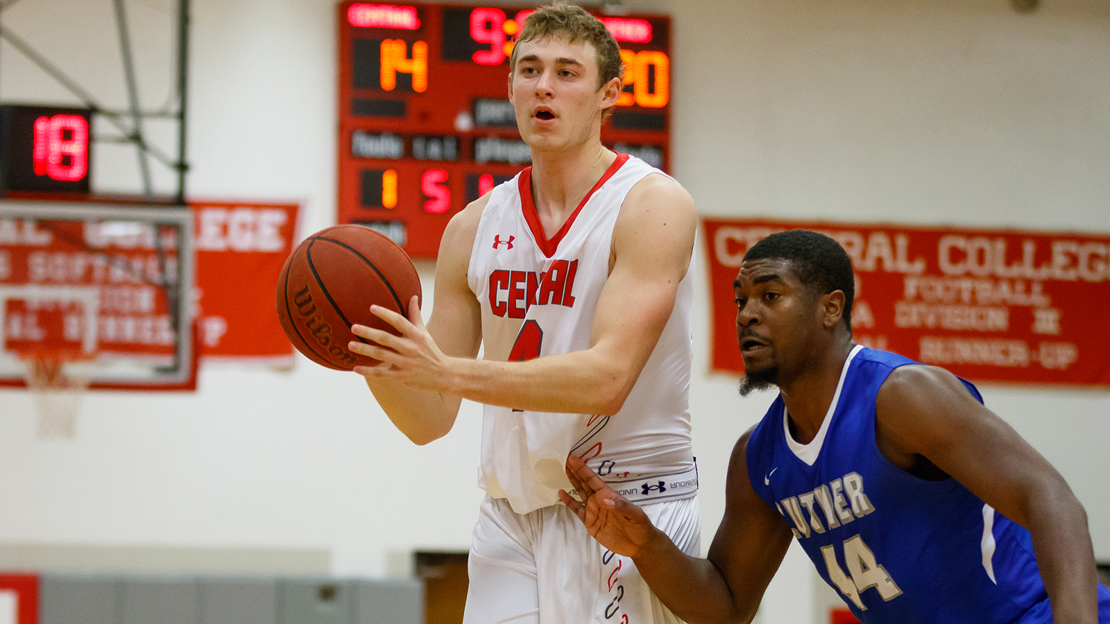 Taylor breaks all-time scoring record in Dutch basketball win - Central ...