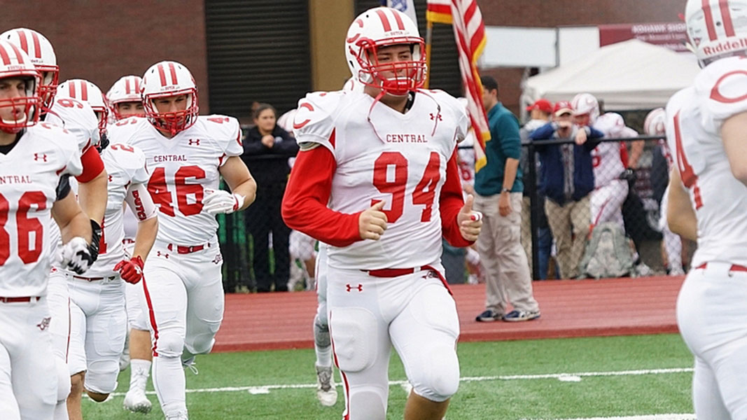 Lou Gomez - Football - Central College Athletics