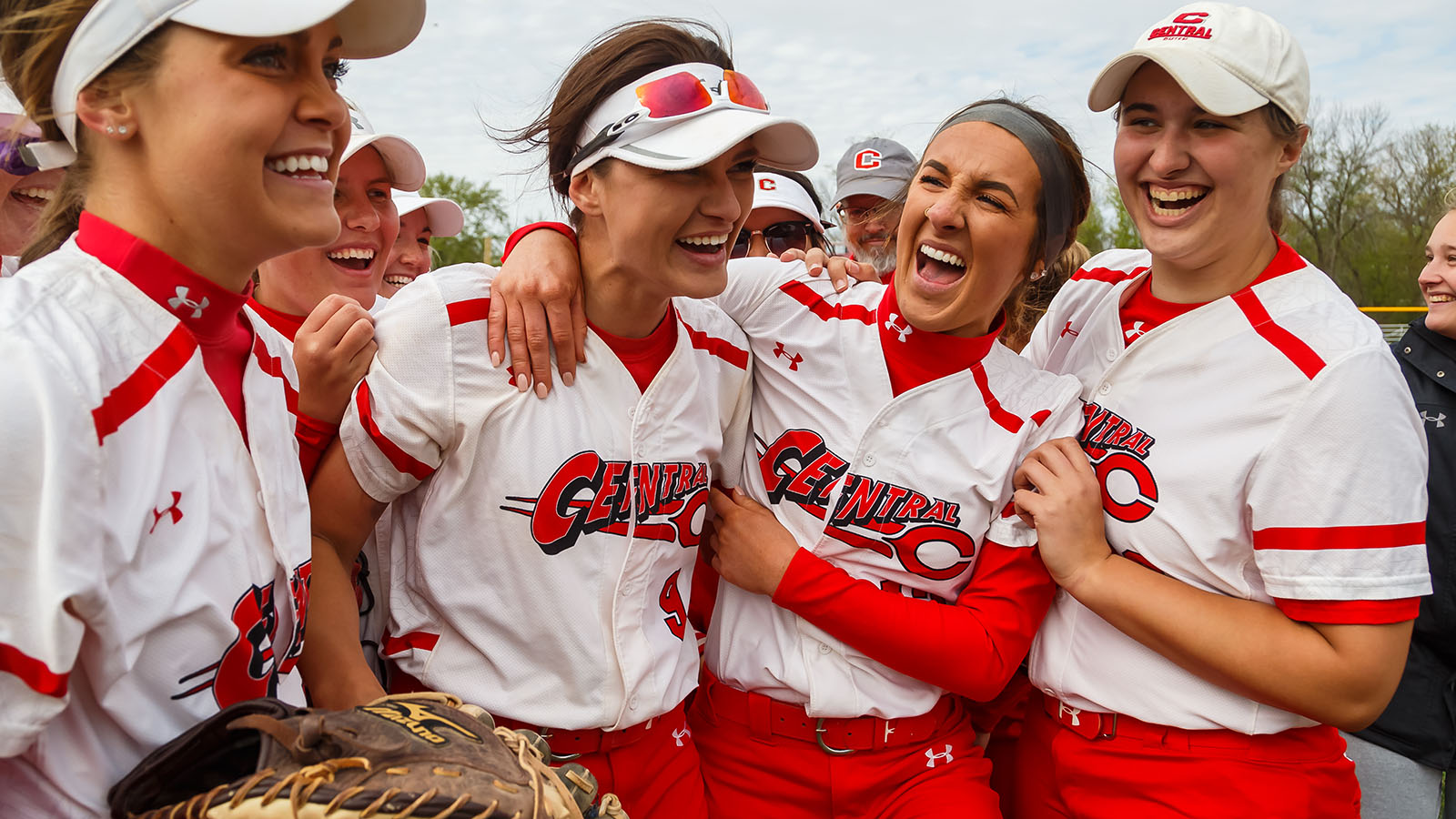 Champs! Stunning softball sweep gives Central title - Central College ...