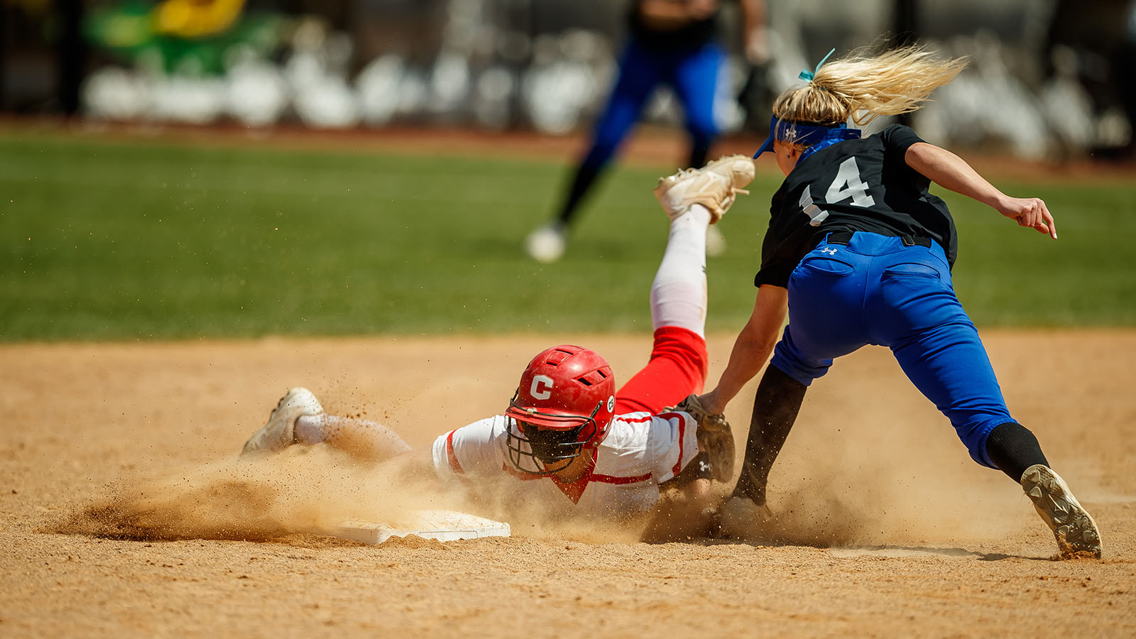 Fisk's scramble sparks Central softball sweep - Central College Athletics