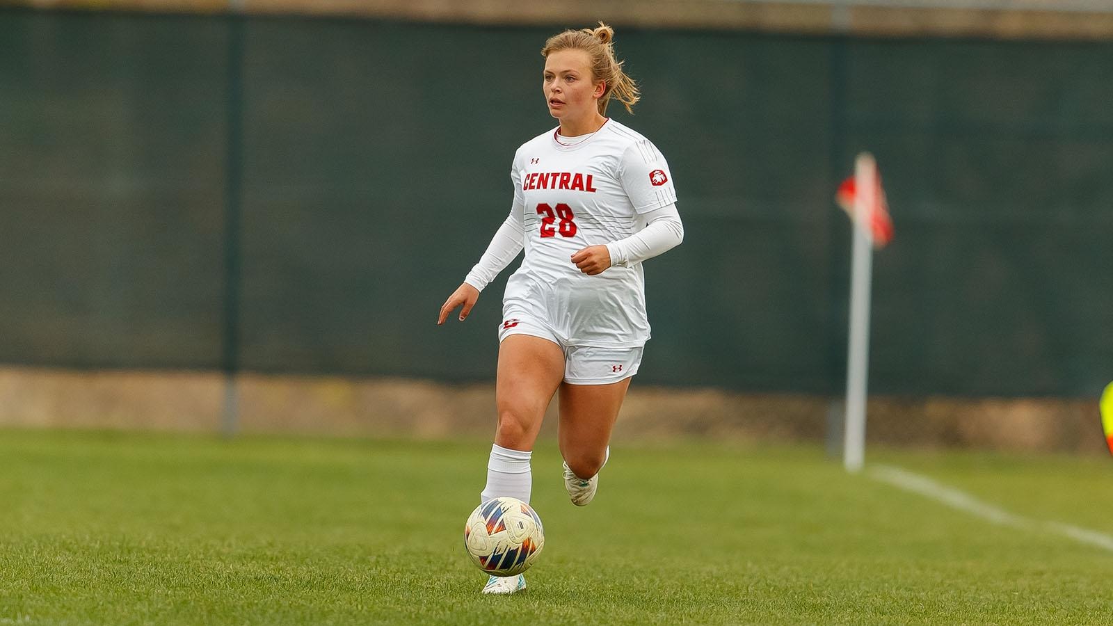 Emma Garrett - Women's Soccer - Central College Athletics