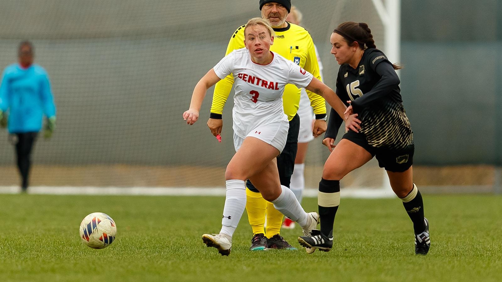 Hailey Hunter - Women's Soccer - Central College Athletics